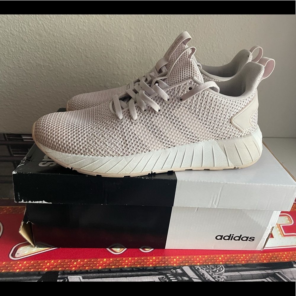 Like New Adidas Questar Byd Ortholite Size 8 - Gem